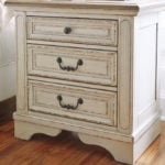 Realyn Two-Tone Queen Panel Bed Set | Louisville Overstock Warehouse